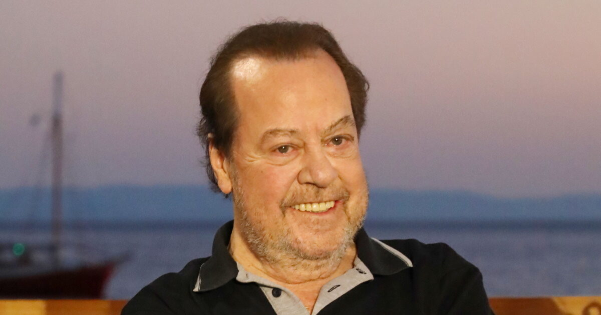 Γιάννης Πάριος: «Ο καθρέφτης είναι ψυχρό πράγμα και, ως τέτοιο, θα σου ...
