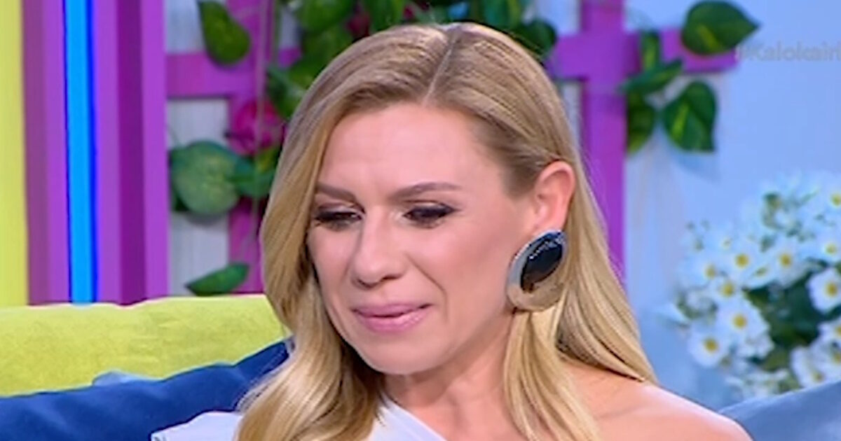 Κατερίνα Καραβάτου: Βούρκωσε on air για την κόρη της - «Διάβαζε το ...