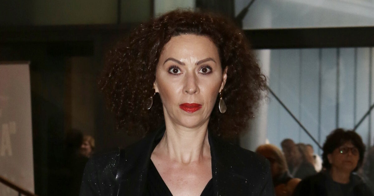 Δώρα Χρυσικού: «Της έριξε μια κλωτσιά και της είπε "χάσου από μπροστά ...