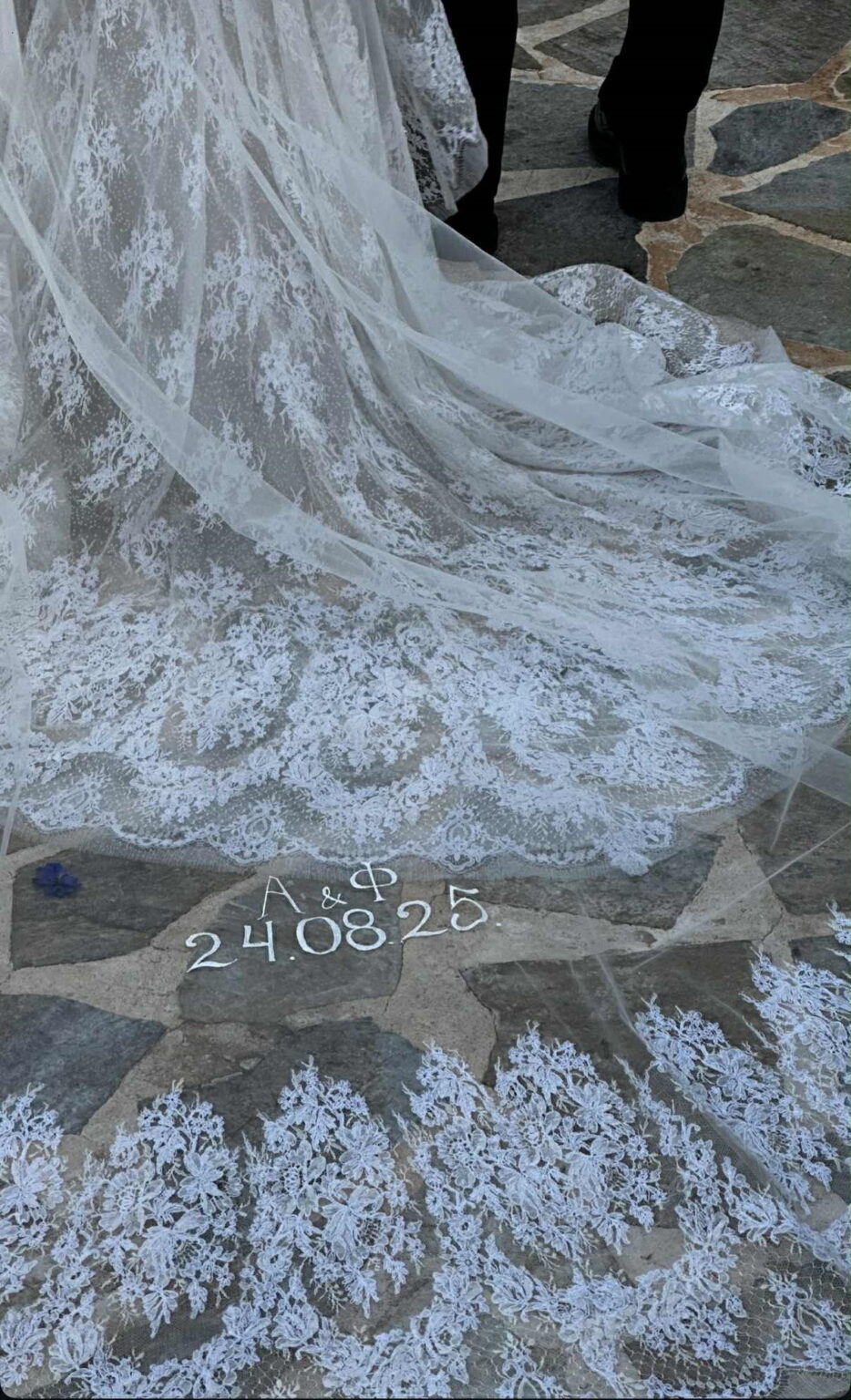 FY: Οι πρώτες εικόνες από τον γάμο του ράπερ με τη σύντροφό του, Αλεξία ...