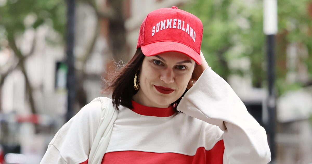 Jessie J: Μεταφέρθηκε στο νοσοκομείο έξι εβδομάδες μετά την επέμβαση ...