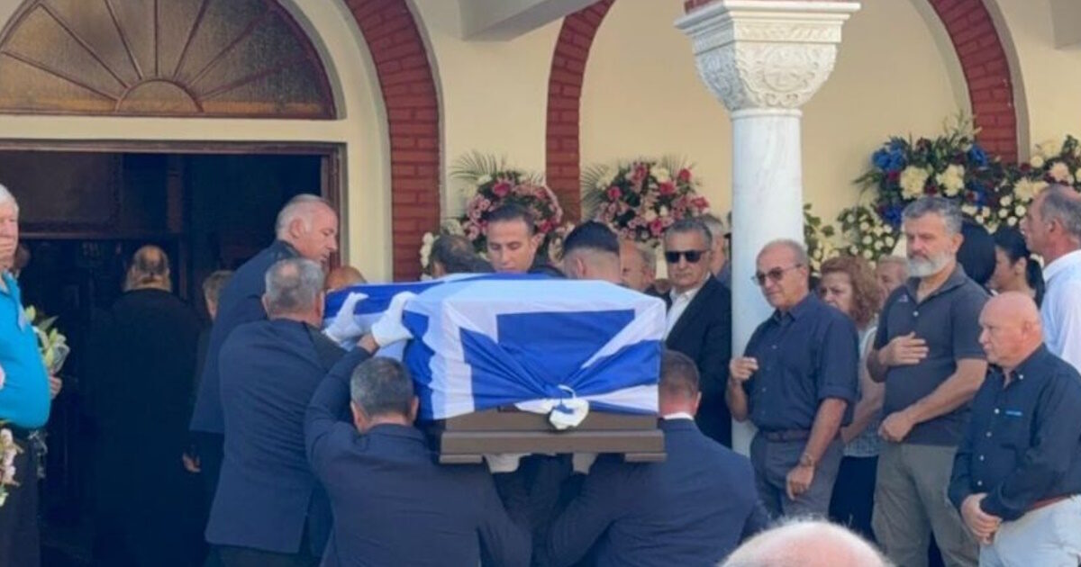 Απόστολος Βεσυρόπουλος: Πλήθος κόσμου στην κηδεία του - Παρών ο ...