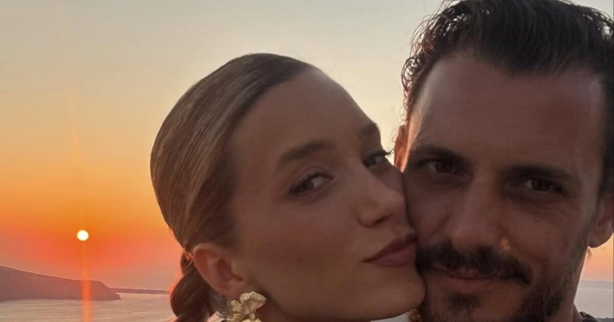 Σταύρος Σβήγκος - Γιολάντα Καλογεροπούλου: Ποζάρουν μαζί κάτω από το ...