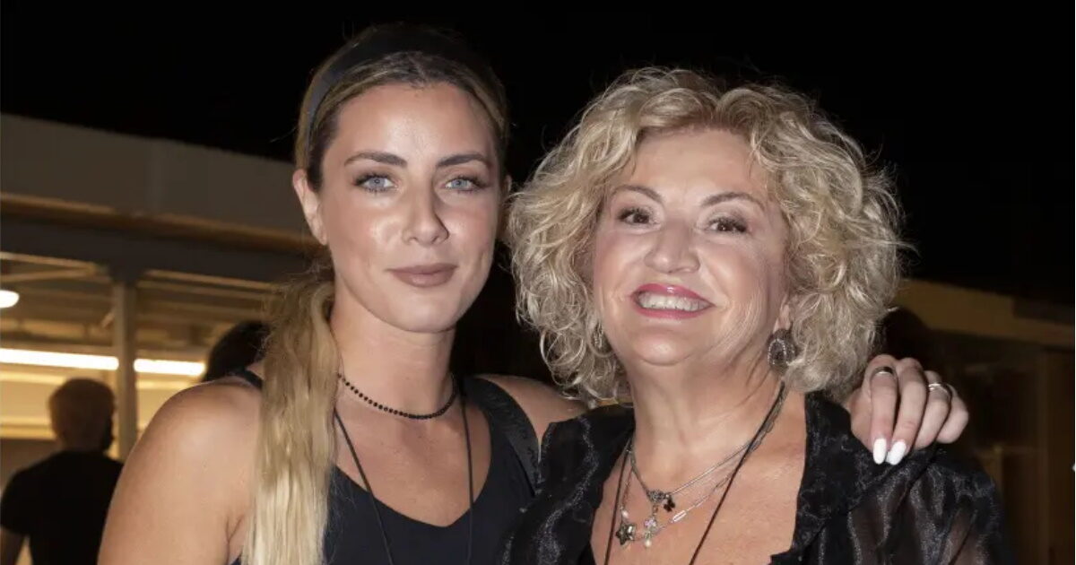 Υρώ Μανέ: Σπάνια δημόσια εμφάνιση με την κόρη της, Φαίδρα Νταϊόγλου ...