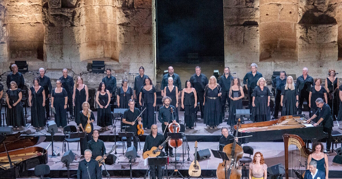 Πλήθος κόσμου στη συναυλία-αφιέρωμα στον Μάνο Χατζιδάκι στο Ηρώδειο