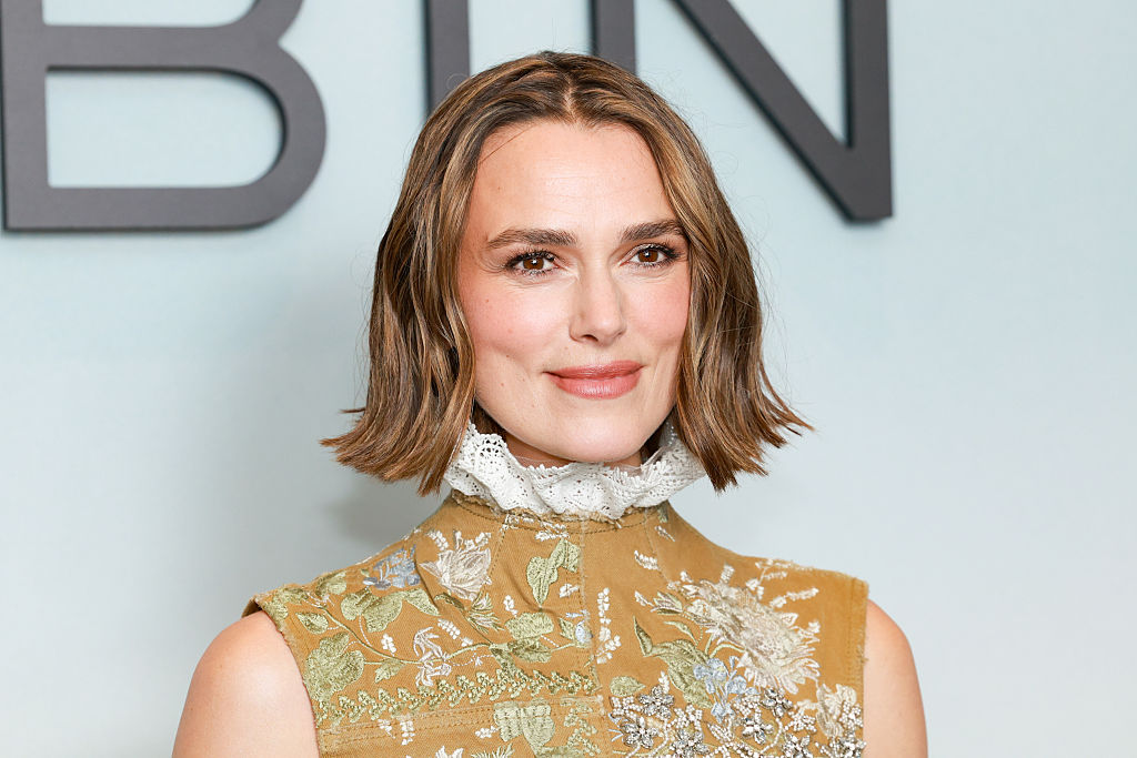 Keira Knightley: Στην πρεμιέρα της νέας ταινίας της με γήινο μακιγιάζ ...