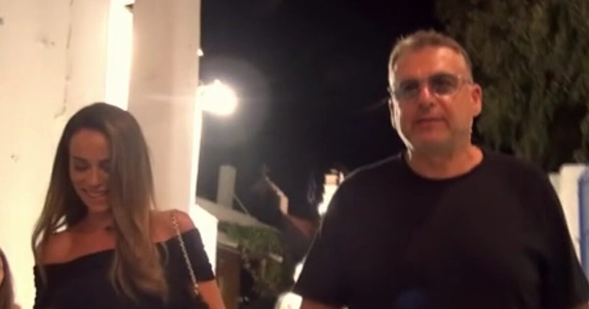 Γιώργος Λιάγκας και Μαρία Αντωνά μαζί σε βόλτα στη Μύκονο - Βίντεο