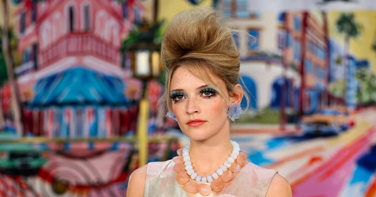 Εβδομάδα Μόδας Λονδίνο: Σε ποιο show τα beauty looks μας ταξιδεύουν στα ...