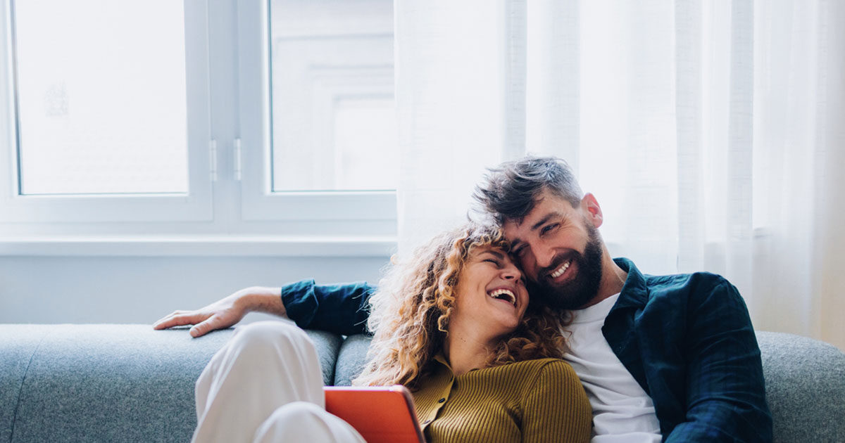 Relationship Escalator: Πώς να κατέβεις από «εκεί πάνω» και να χτίσεις ...