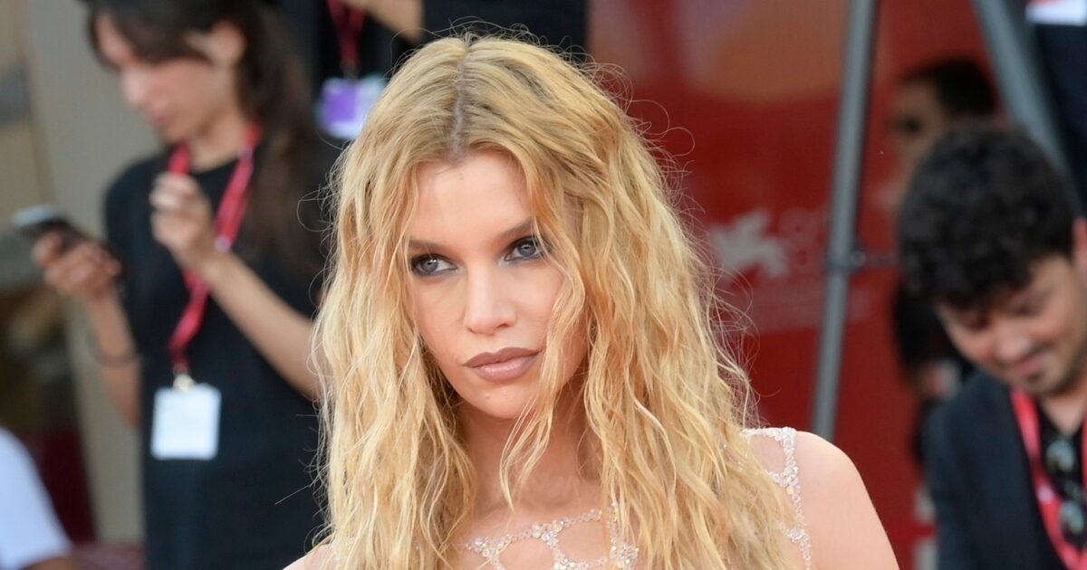 Stella Maxwell: Εμφανίστηκε στη Βενετία με την glam εκδοχή του goth που ...