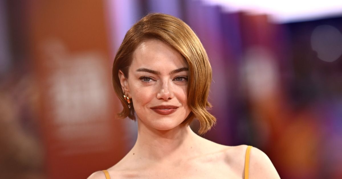 Emma Stone: Με κομψό bixie haircut στο 69ο BFI London Film Festival