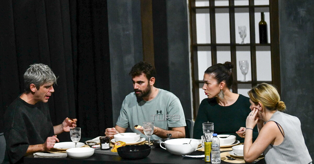 Το Τεστ: Το TLIFE «τρύπωσε» στις πρόβες της θεατρικής παράστασης πριν ...
