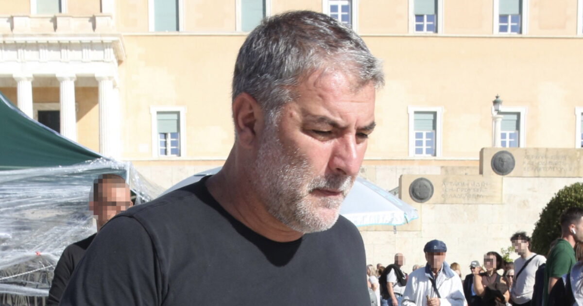 Ο Βασίλης Μπισμπίκης στο Σύνταγμα για τον Πάνο Ρούτσι: «Ήθελε να δει ...