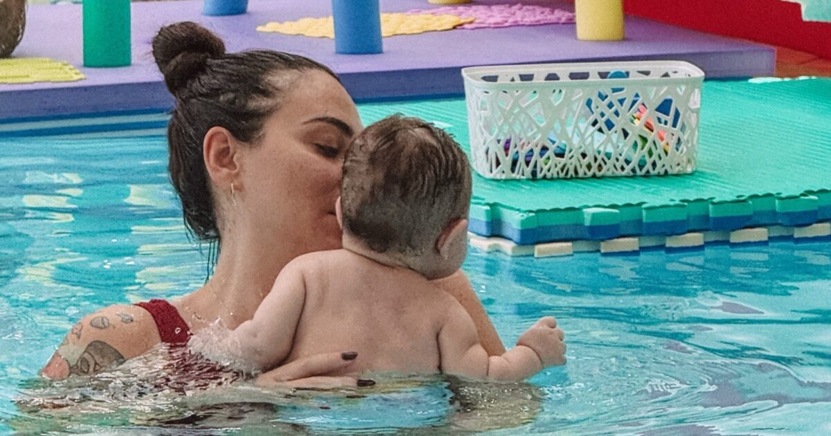 Ευρυδίκη Βαλαβάνη: Ξεκίνησε μαθήματα κολύμβησης με τον τεσσάρων μηνών ...