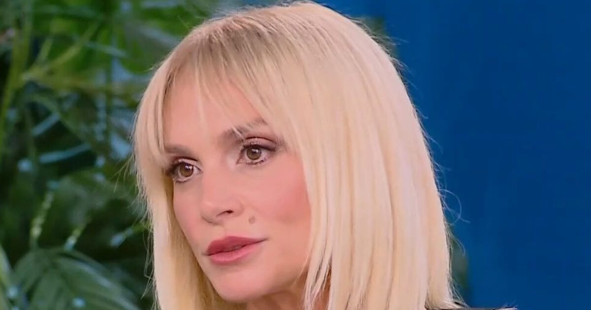 Ελεωνόρα Ζουγανέλη: «Τις γυναίκες που δεν έχουν παιδιά, τις βλέπουν σαν ...