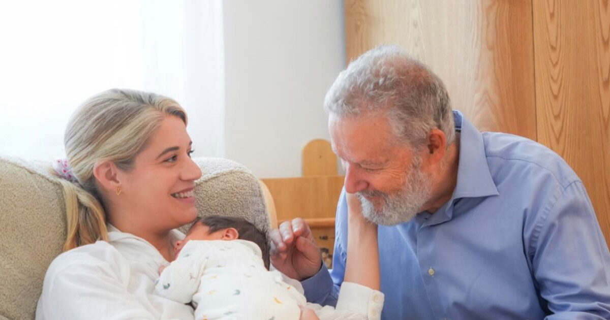 Τζένη Θεωνά: Οι τρυφερές φωτογραφίες του νεογέννητου γιου της με τους ...