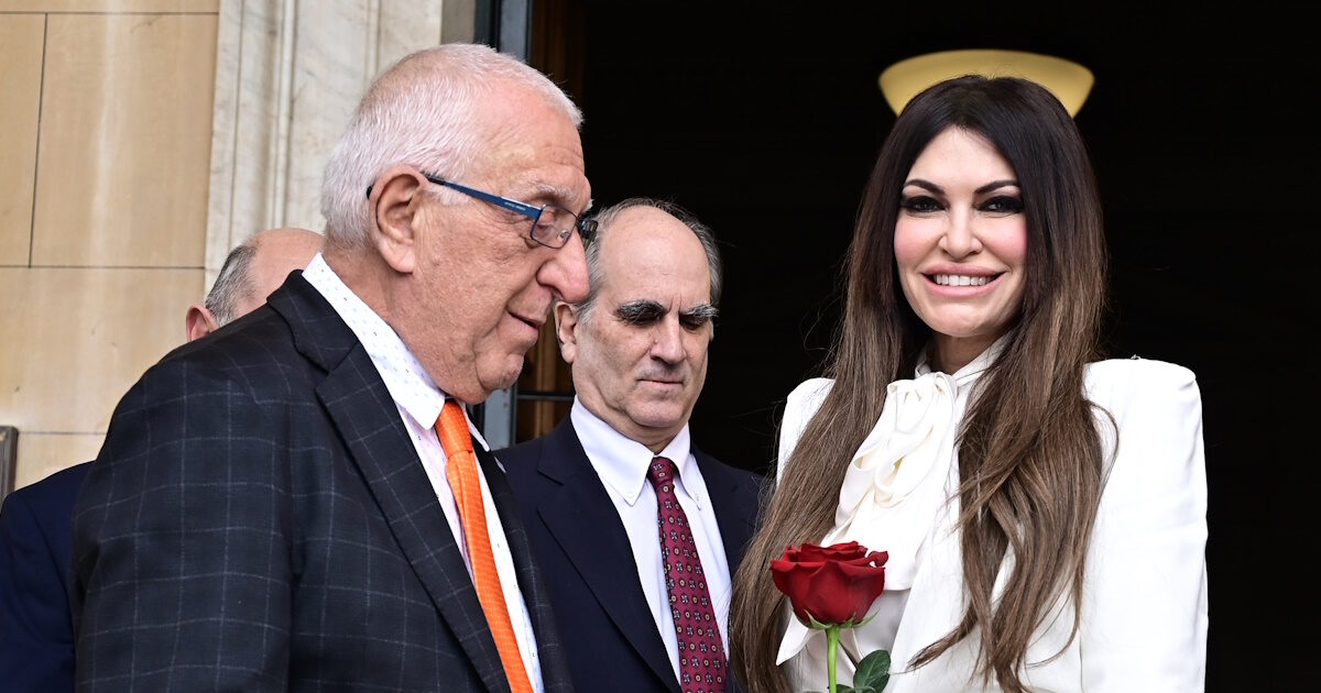 Στη Βουλή η Κίμπερλι Γκιλφόιλ: Ο Νικήτας Κακλαμάνης την υποδέχτηκε με ...