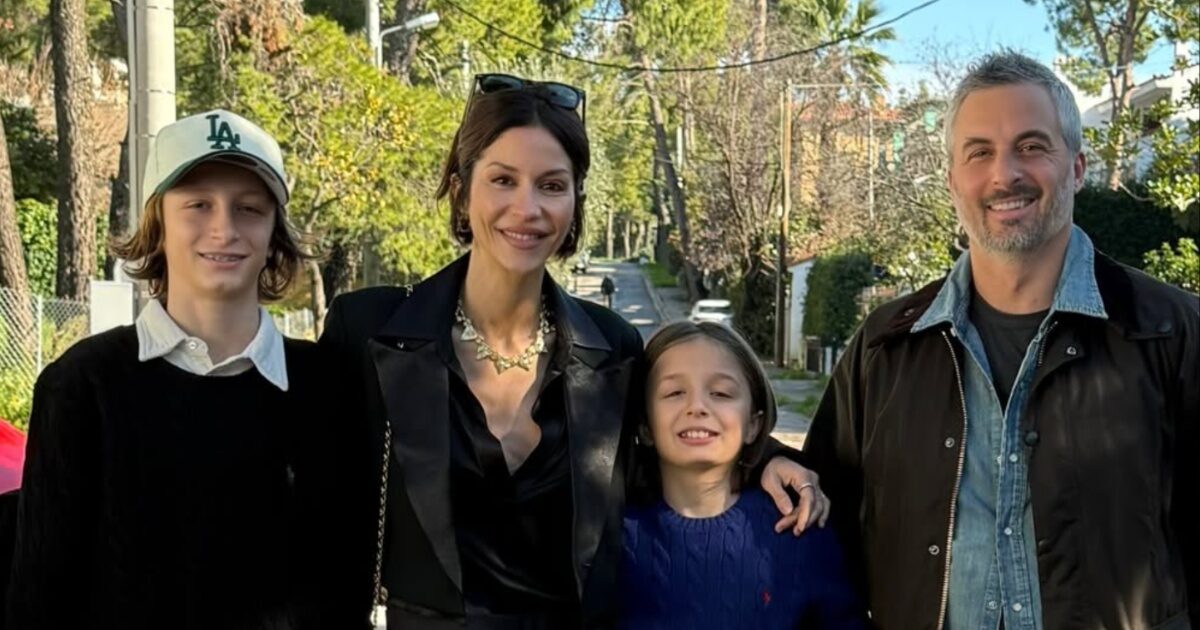 Σοφία Καρβέλα: Στο χριστουγεννιάτικο τραπέζι με τον πρώην σύζυγό της ...