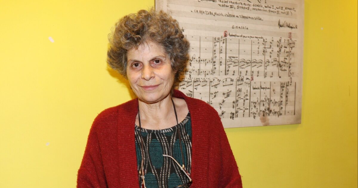 Μαργαρίτα Θεοδωράκη: «Οι παιδικές μου αναμνήσεις ήταν θυελλώδεις, ήταν ...