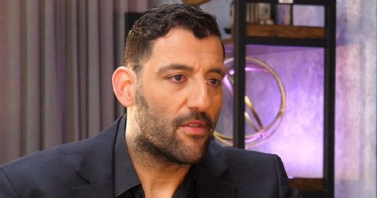 Γιάννης Μπουρούσης: «Προσπαθώ να αποφεύγω περίεργες ερωτήσεις που μου ...