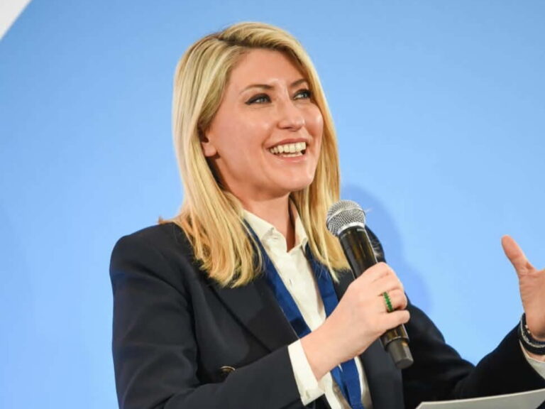 Φαίη Σκορδά - Αλέξανδρος Αθανασιάδης: Η πρώτη επίσημη κοινή εμφάνιση ...