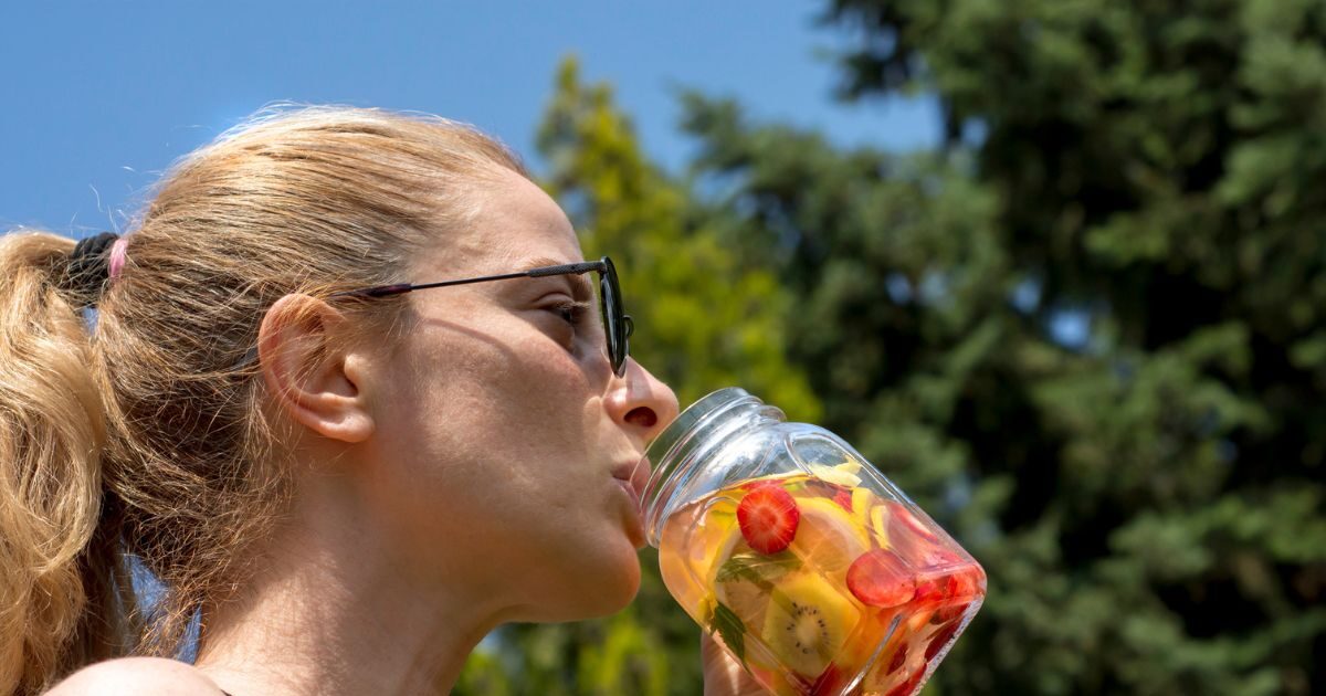 Detox Water: Το μυστικό για καλύτερη ενυδάτωση του οργανισμού και ...